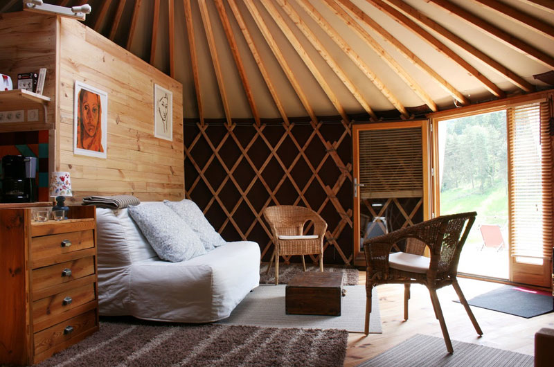 Location de vacances, Gîte Yourtes en Terrasse Bonneval | Europa Bed ...